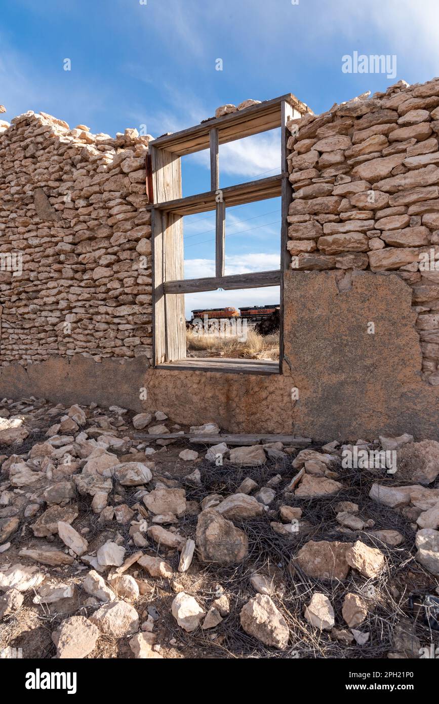 Crumbling wall hi-res stock photography and images - Alamy