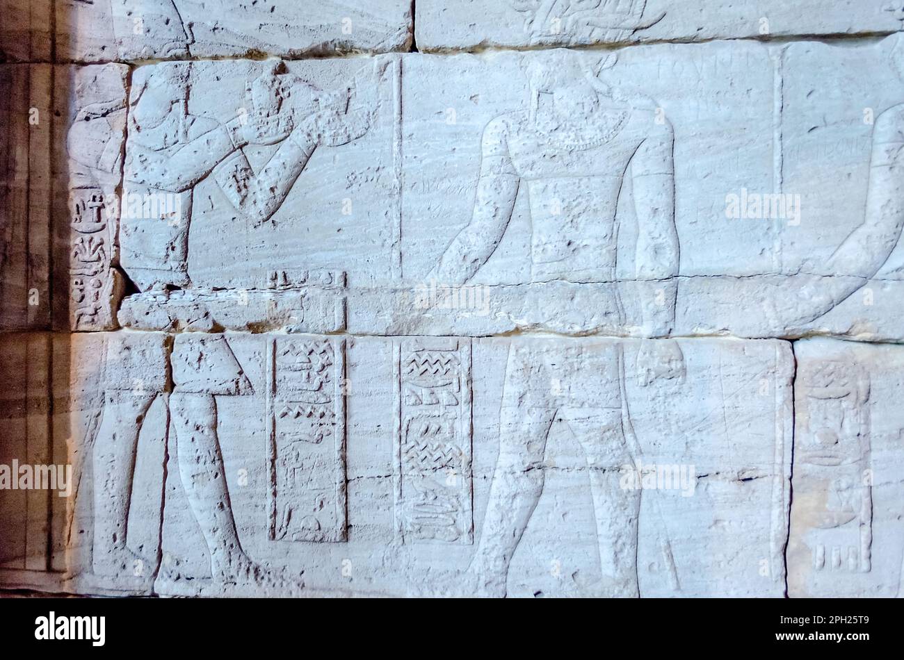 Karnak temple drawing hi-res stock photography and images - Alamy