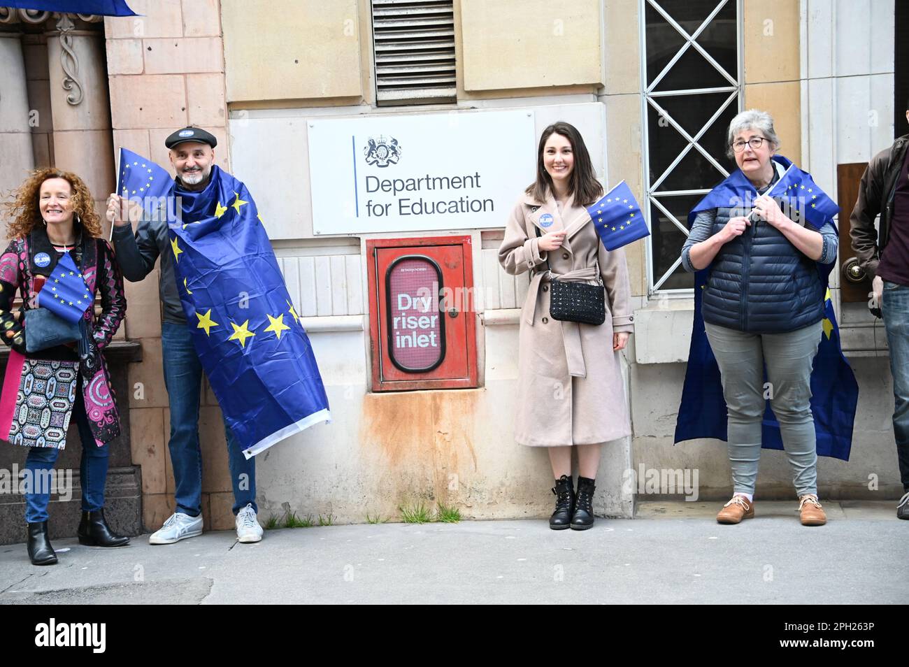 Parliament square, London, UK. 25th Mar, 2023. Pro-EU European ...