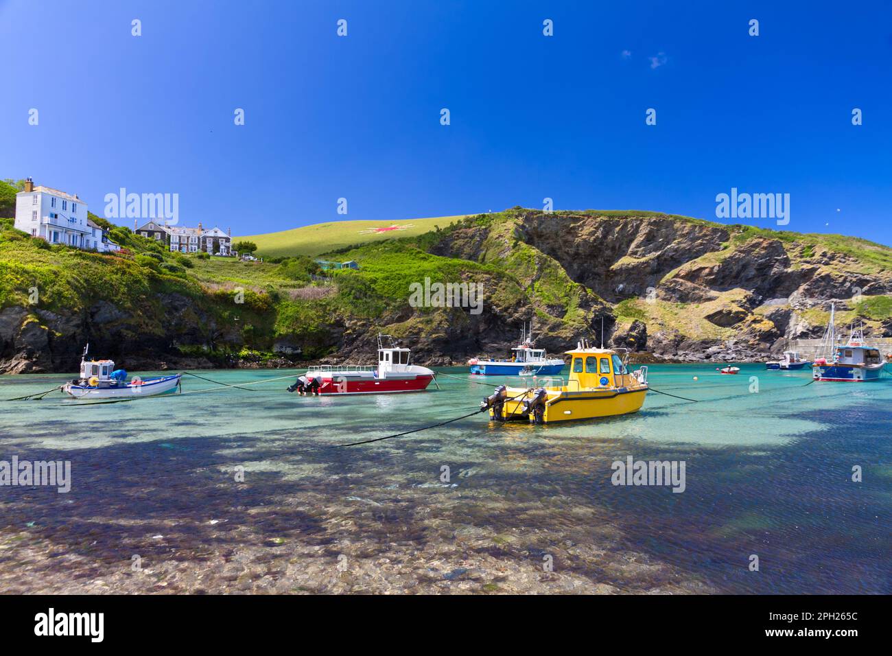 Colorful fishing boats at Harbour of Port Isaac, Cornwall, England ...