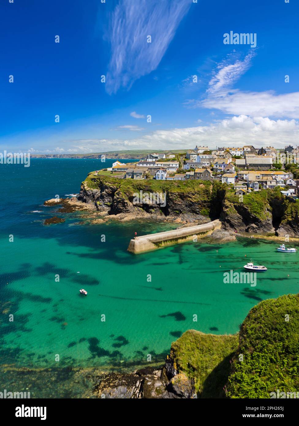 Cove and harbour of Port Isaac with blue skies, Cornwall, England Stock ...