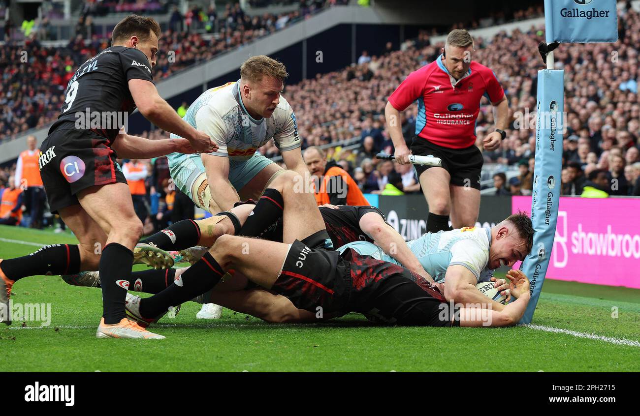 London, UK. 25th Mar, 2023. Nick David of Harlequins goes over for his ...