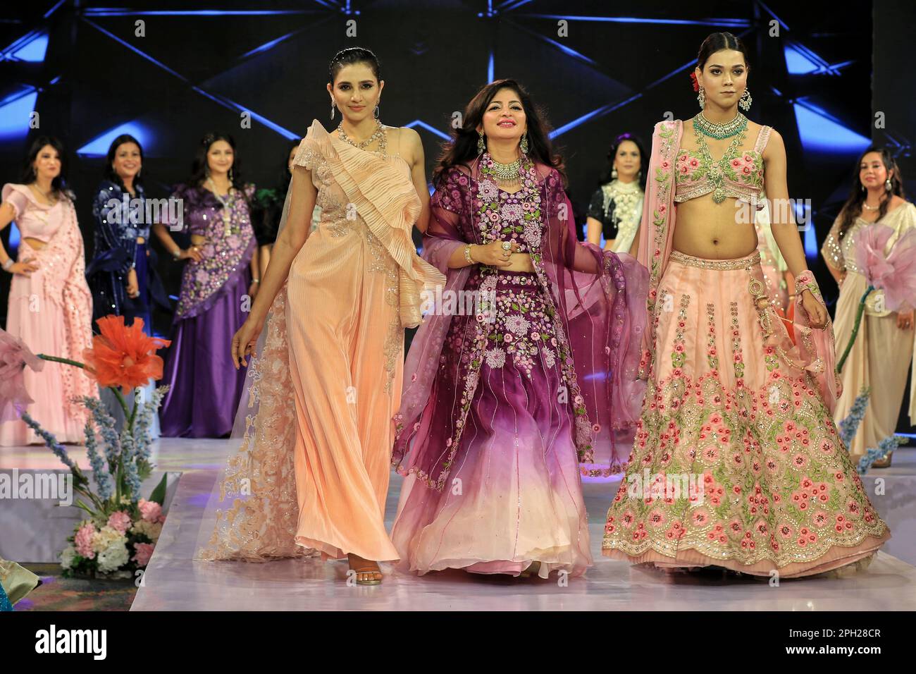 Fashion models ramp hi-res stock photography and images - Alamy