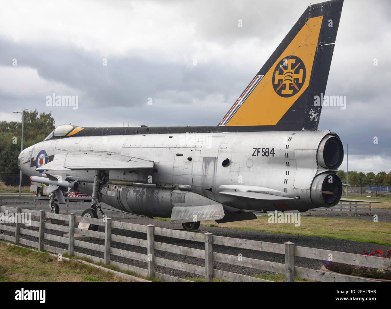 Twin engined jet fighter hi-res stock photography and images - Alamy