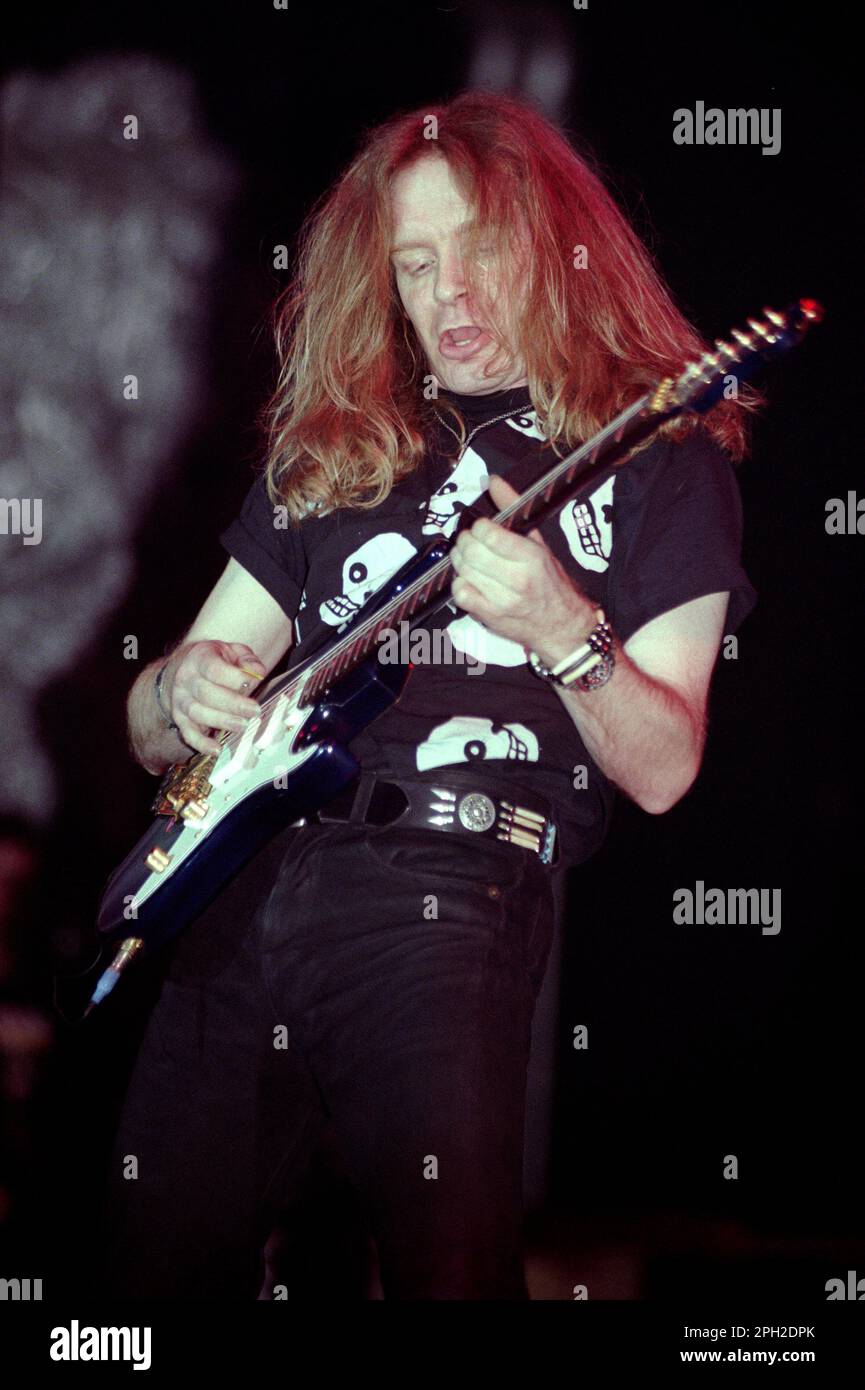 Milan Italy 03/03/1995 : Saxon , the singer Peter Biff Byford, the ...