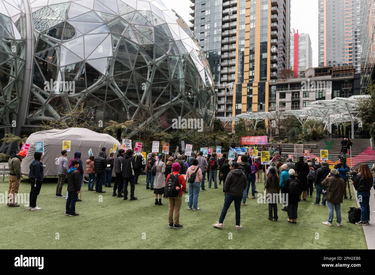 Seattle, USA. 25th Mar, 2023. Mid-day a rally to unionize Amazon and ...