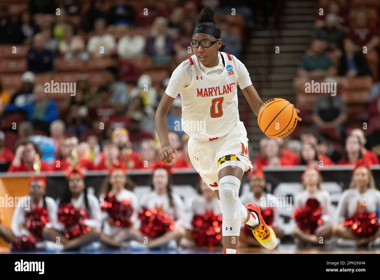 Maryland's Shyanne Sellers (0) dribbles the ball against Notre Dame in ...
