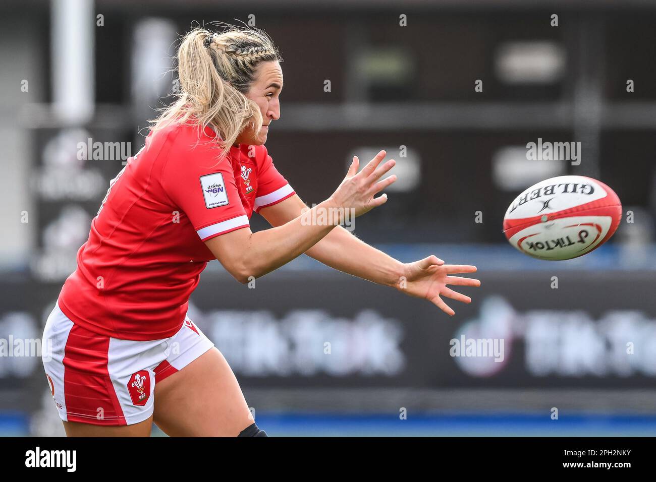 Courtney Keight of Wales passes the ball during the TikTok Women's Six ...