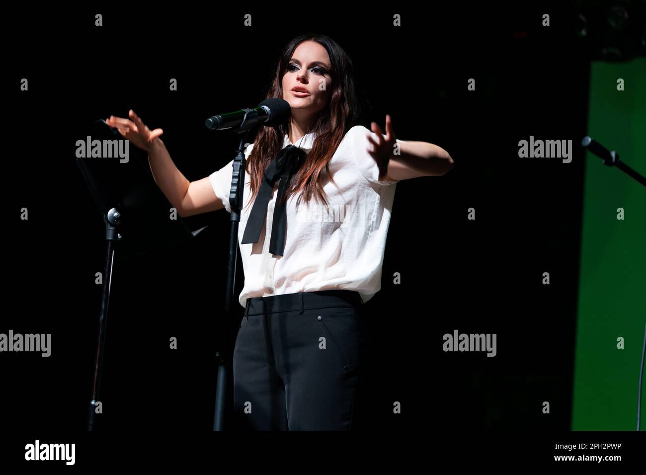 Dont tell my mother hi-res stock photography and images - Alamy