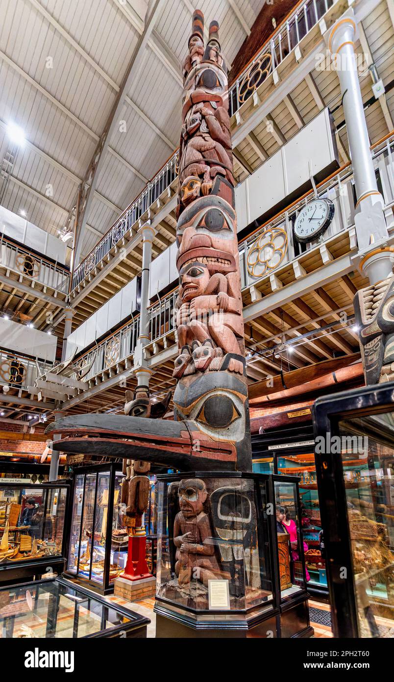 Haida totem pole hi-res stock photography and images - Alamy