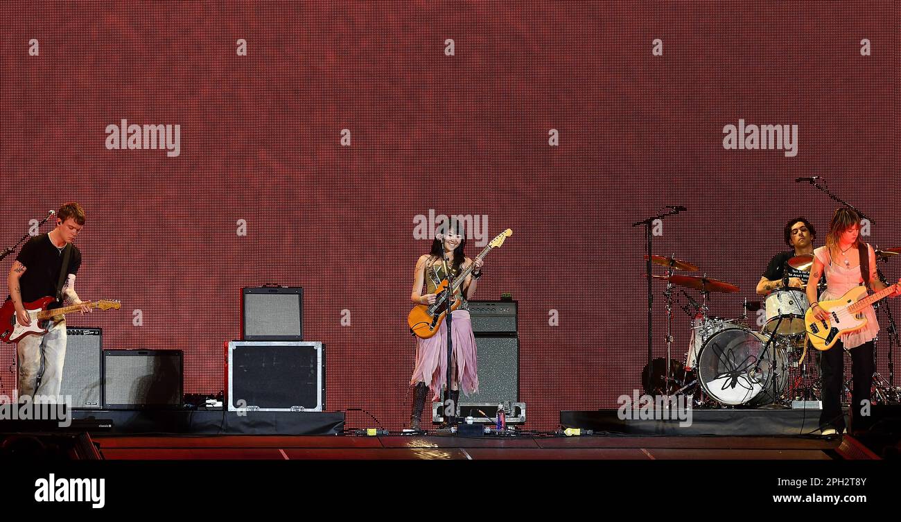 Beabadoobee concert hi-res stock photography and images - Alamy