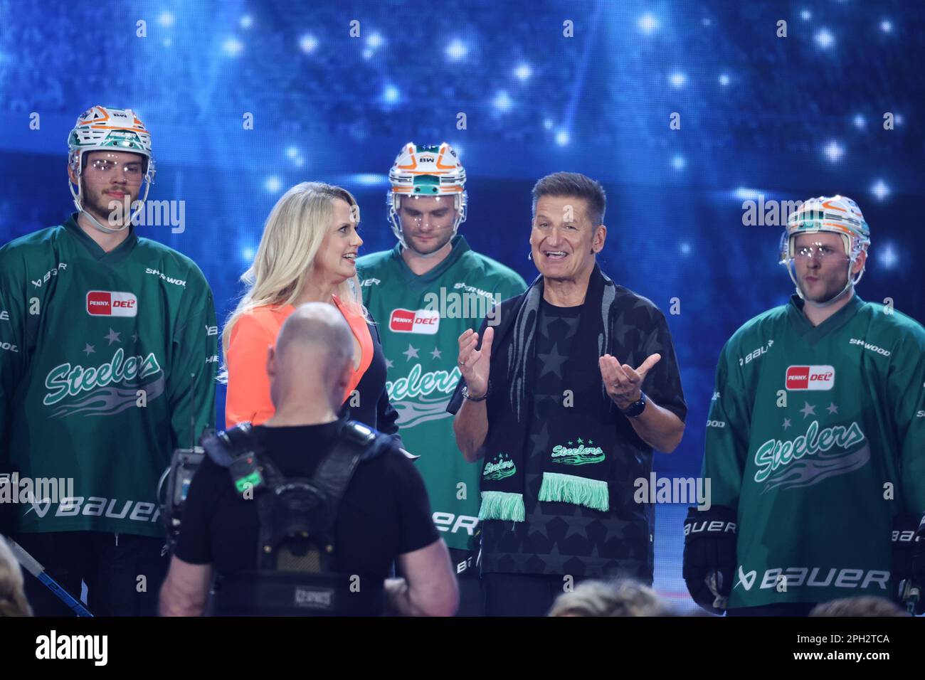 Berlin, Germany. 25th Mar, 2023. The musician and singer Hartmut Engler (2nd from right) in the ...
