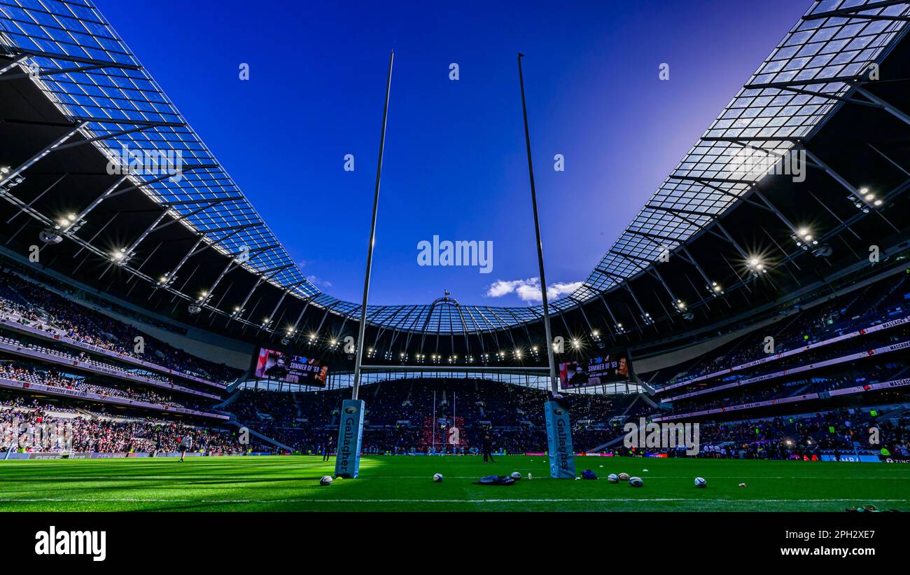 LONDON, UNITED KINGDOM. 25th, Mar 2023. An overview of the pitch prior ...