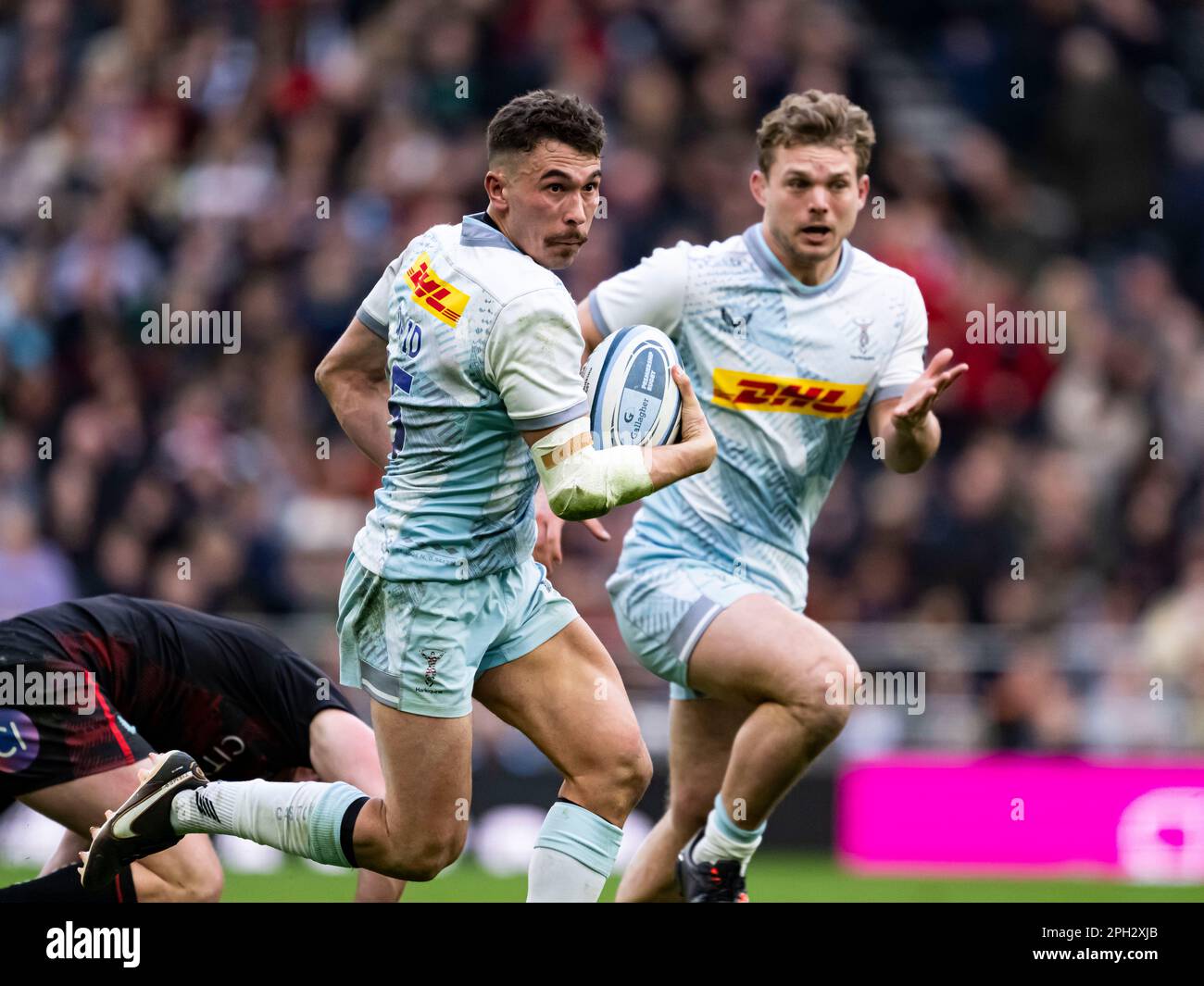 LONDON, UNITED KINGDOM. 25th, Mar 2023. Nick David of Harlequins (left) in action during ...