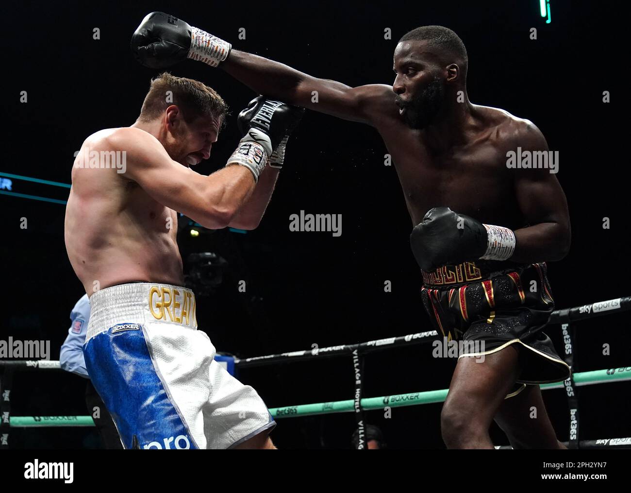 David Light (left) and Lawrence Okolie in the WBO World Cruiserweight ...