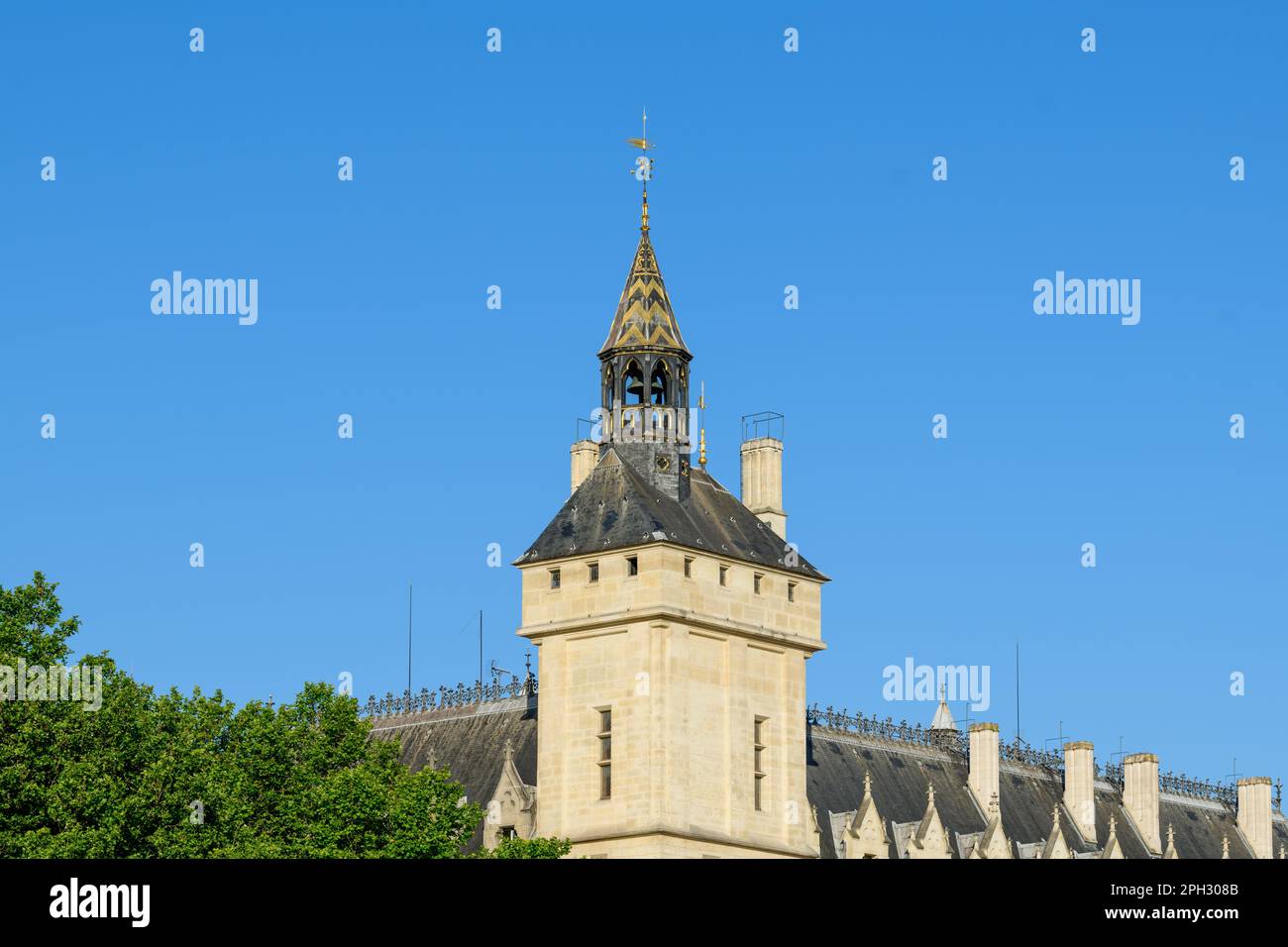 Clock tower of the palais de la cite hi-res stock photography and ...