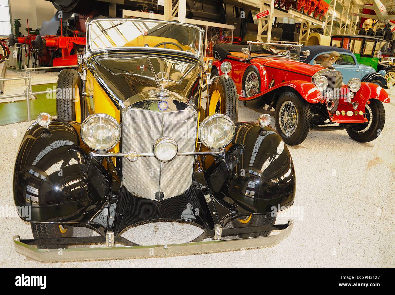 Vintage Cars on Display in Museum Stock Photo - Alamy