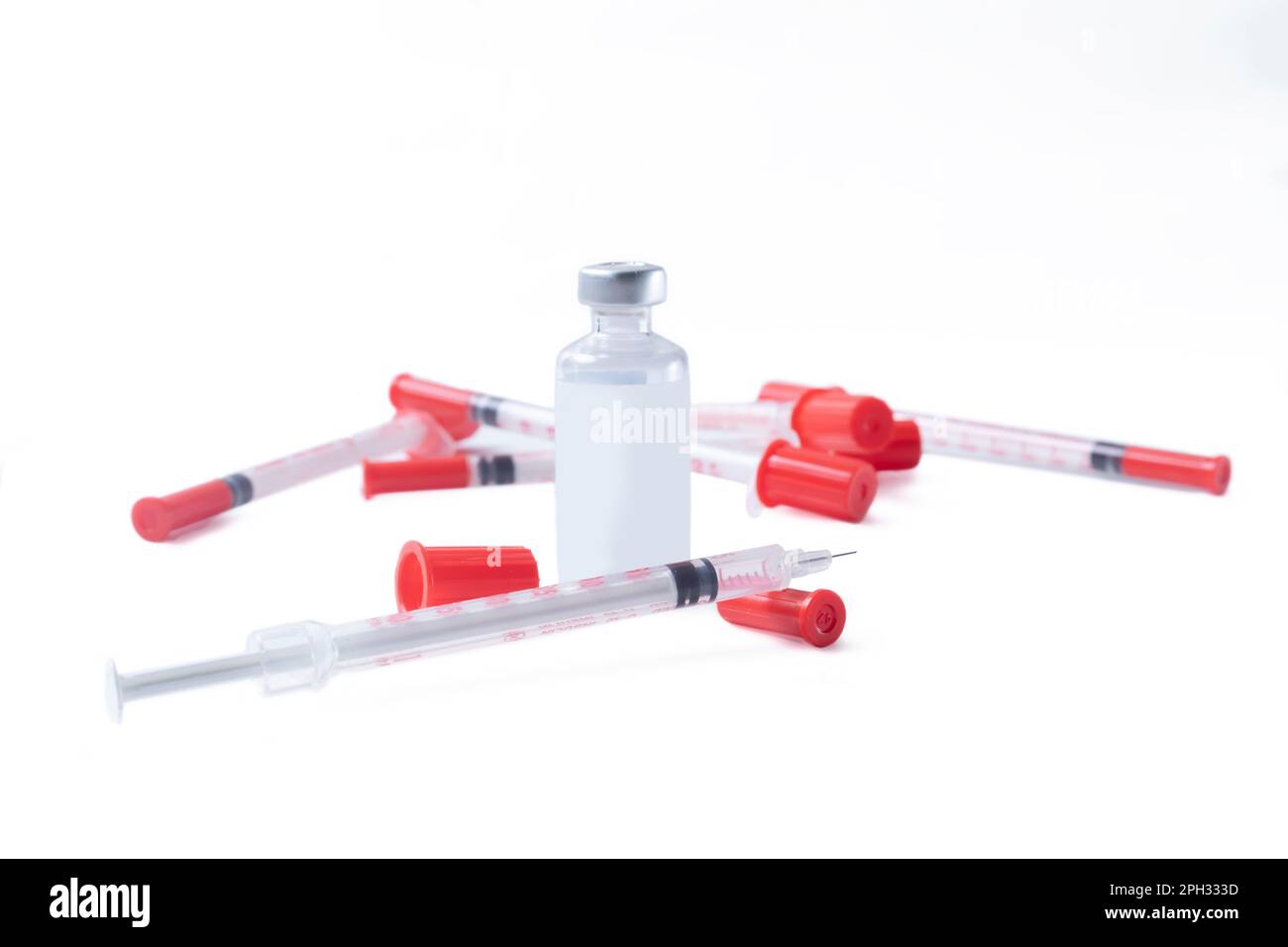 Syringes and glass vials isolated on white background Stock Photo - Alamy