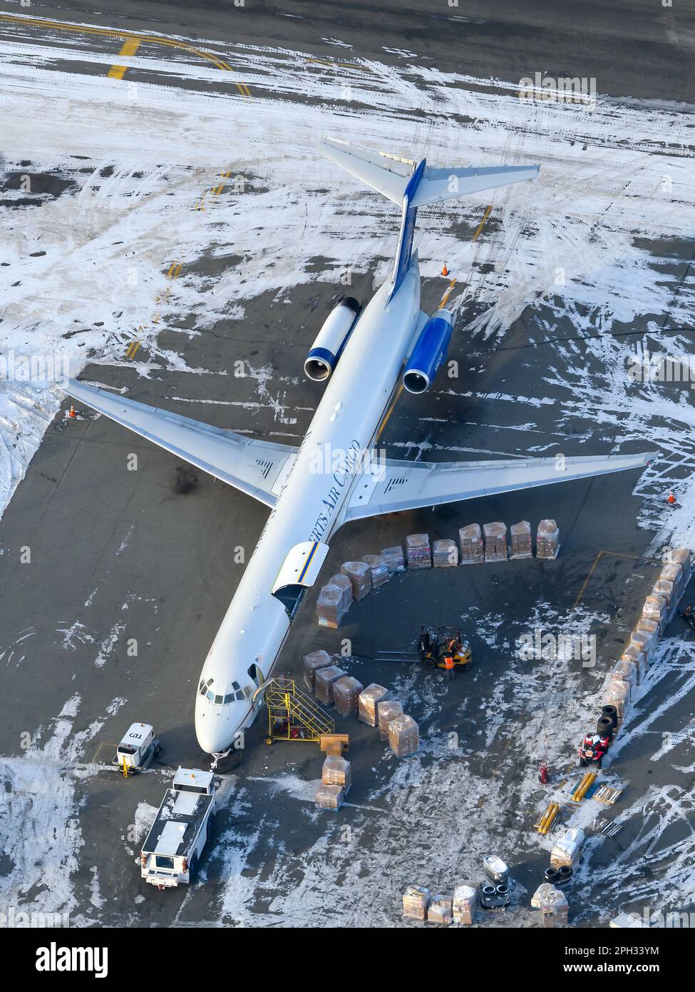 Everts Air Cargo McDonnell Douglas MD-83 aircraft potrait. Freight ...