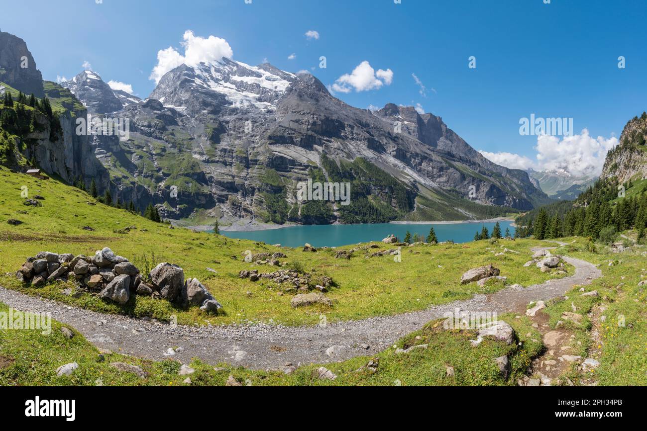 The Oeschinensee lake and the peaks Doldenhorn, Frundenhorn ...