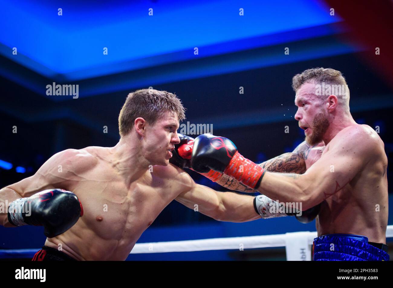 Hamburg, Germany. 25th Mar, 2023. Boxing: Boxing gala of the P2M stable, - Patrick Rokohl (r ...
