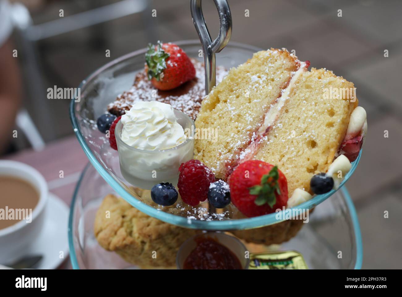 British tea hi-res stock photography and images - Alamy