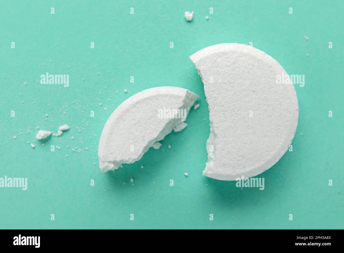 Crushed white soluble tablet on turquoise background Stock Photo - Alamy