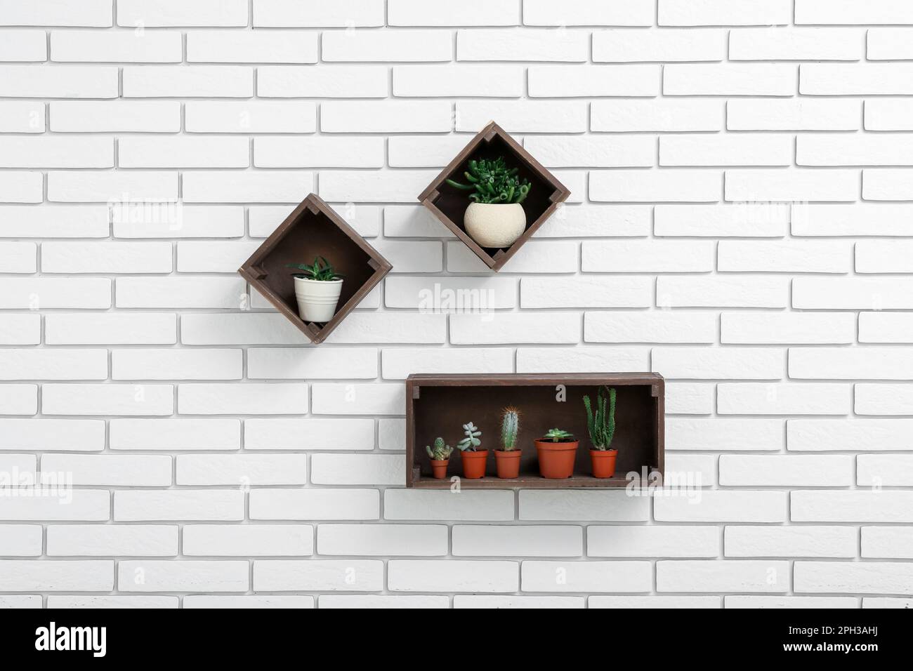 Hanging shelves on brick wall hi-res stock photography and images - Alamy