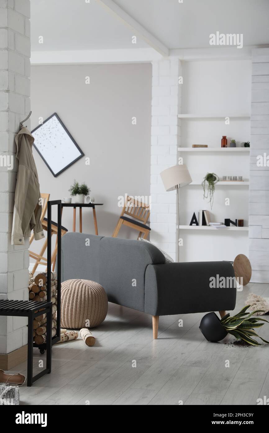 Chaotic living room interior after strong earthquake Stock Photo - Alamy