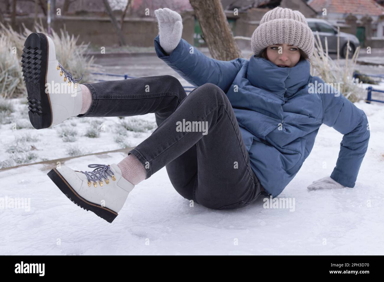 Person slipping on ice hi-res stock photography and images - Alamy