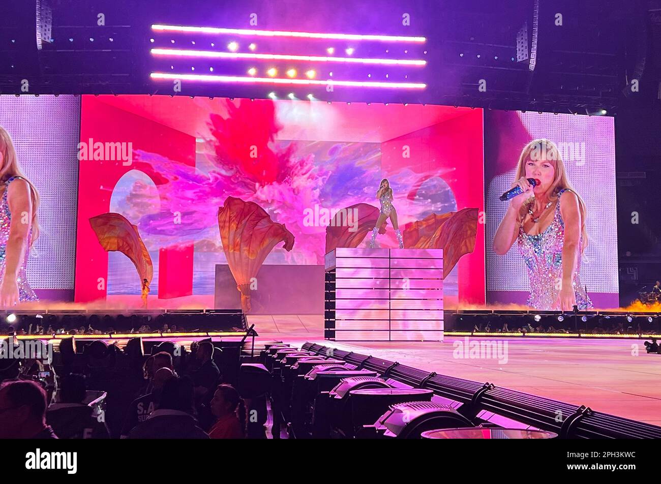 LAS VEGAS, NEVADA - MARCH 24: (Editorial Use Only) Taylor Swift ...