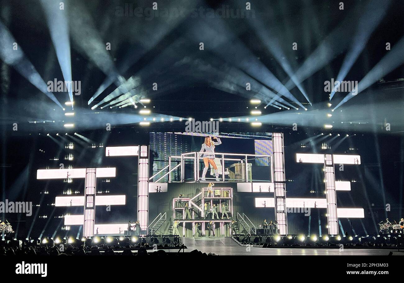 LAS VEGAS, NEVADA - MARCH 24: (Editorial Use Only) Taylor Swift ...