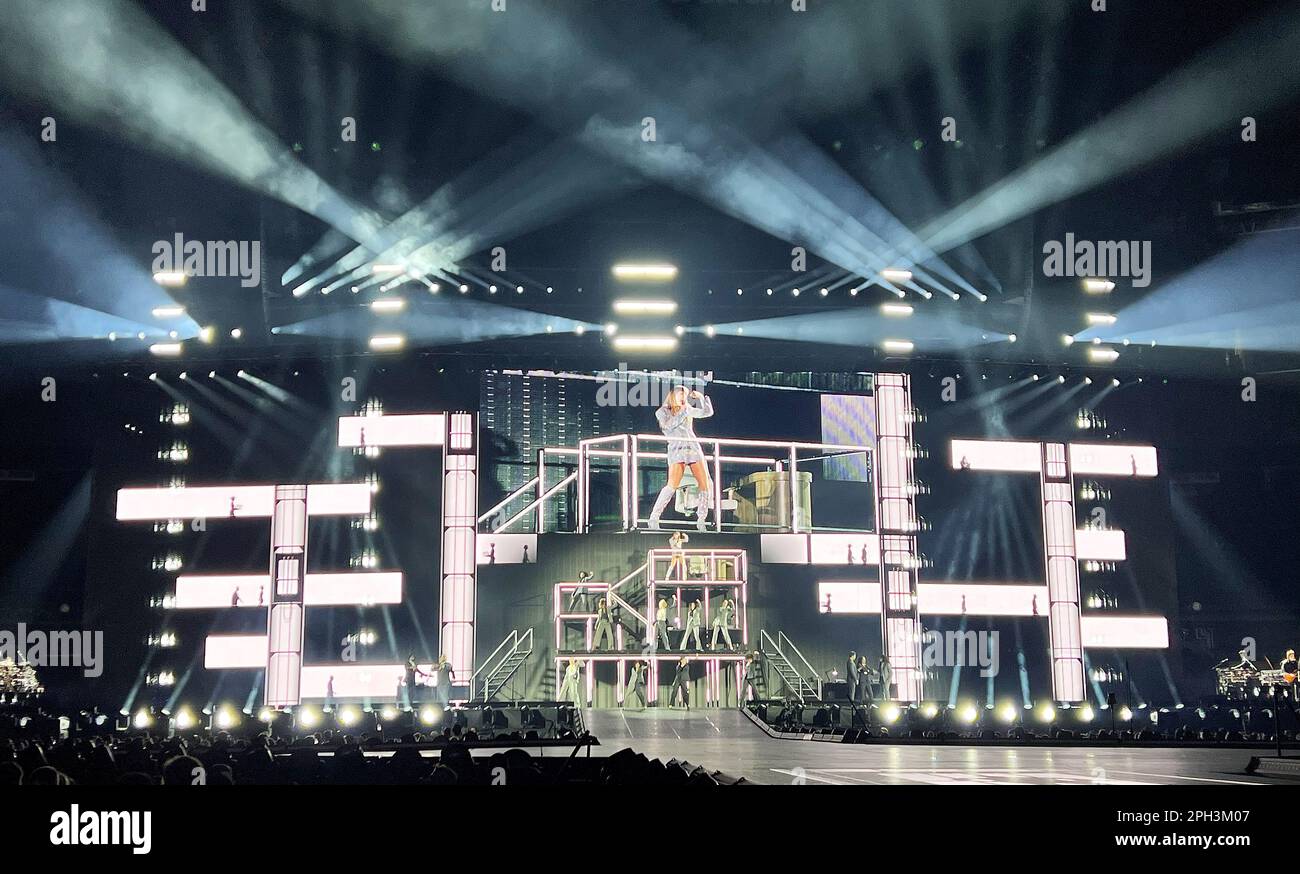 LAS VEGAS, NEVADA - MARCH 24: (Editorial Use Only) Taylor Swift ...