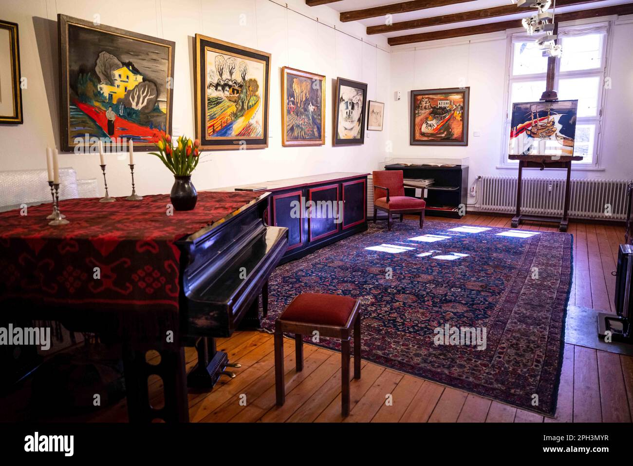 Varel, Germany. 24th Mar, 2023. A room with paintings in the Franz ...