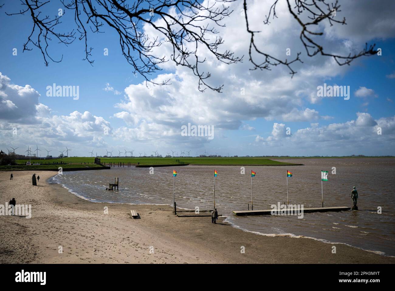 Varel, Germany. 24th Mar, 2023. Sculptures of various artists stand on ...
