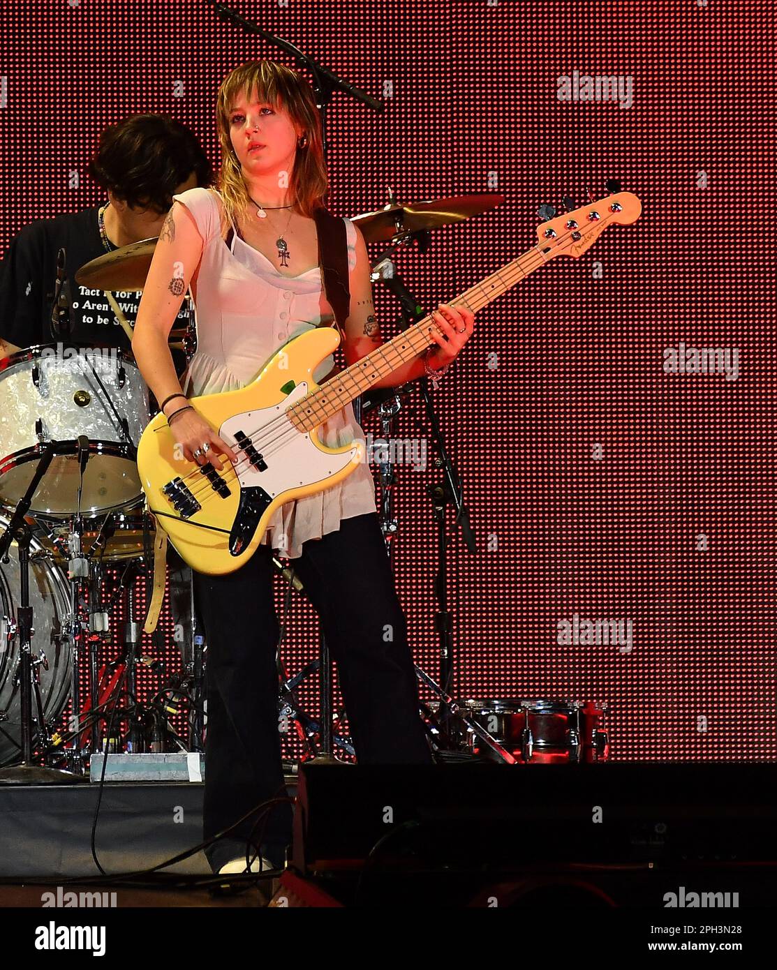 LAS VEGAS, NEVADA - MARCH 24: (Editorial Use Only) beabadoobee performs ...