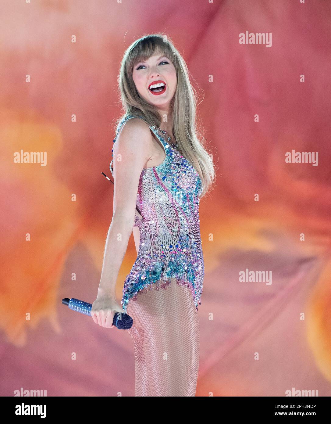 LAS VEGAS, NEVADA - MARCH 24: (Editorial Use Only) Taylor Swift ...