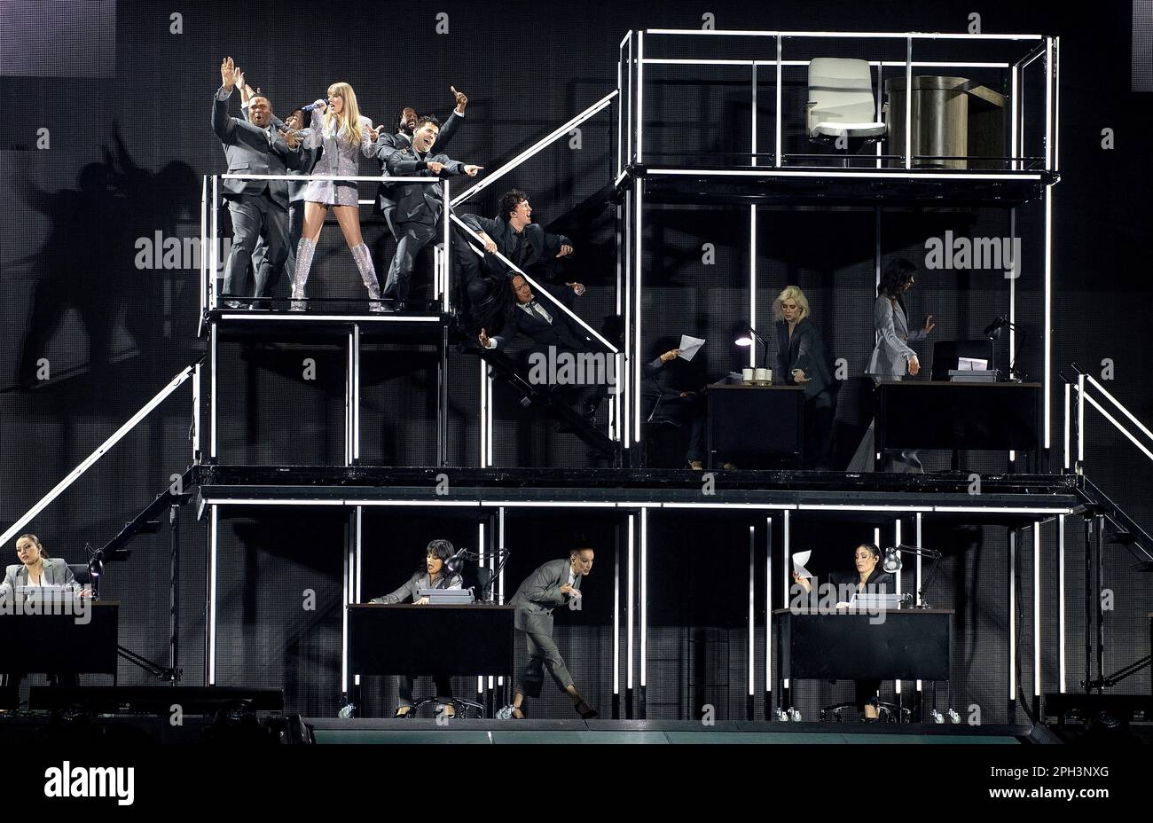 LAS VEGAS, NEVADA - MARCH 24: (Editorial Use Only) Taylor Swift ...