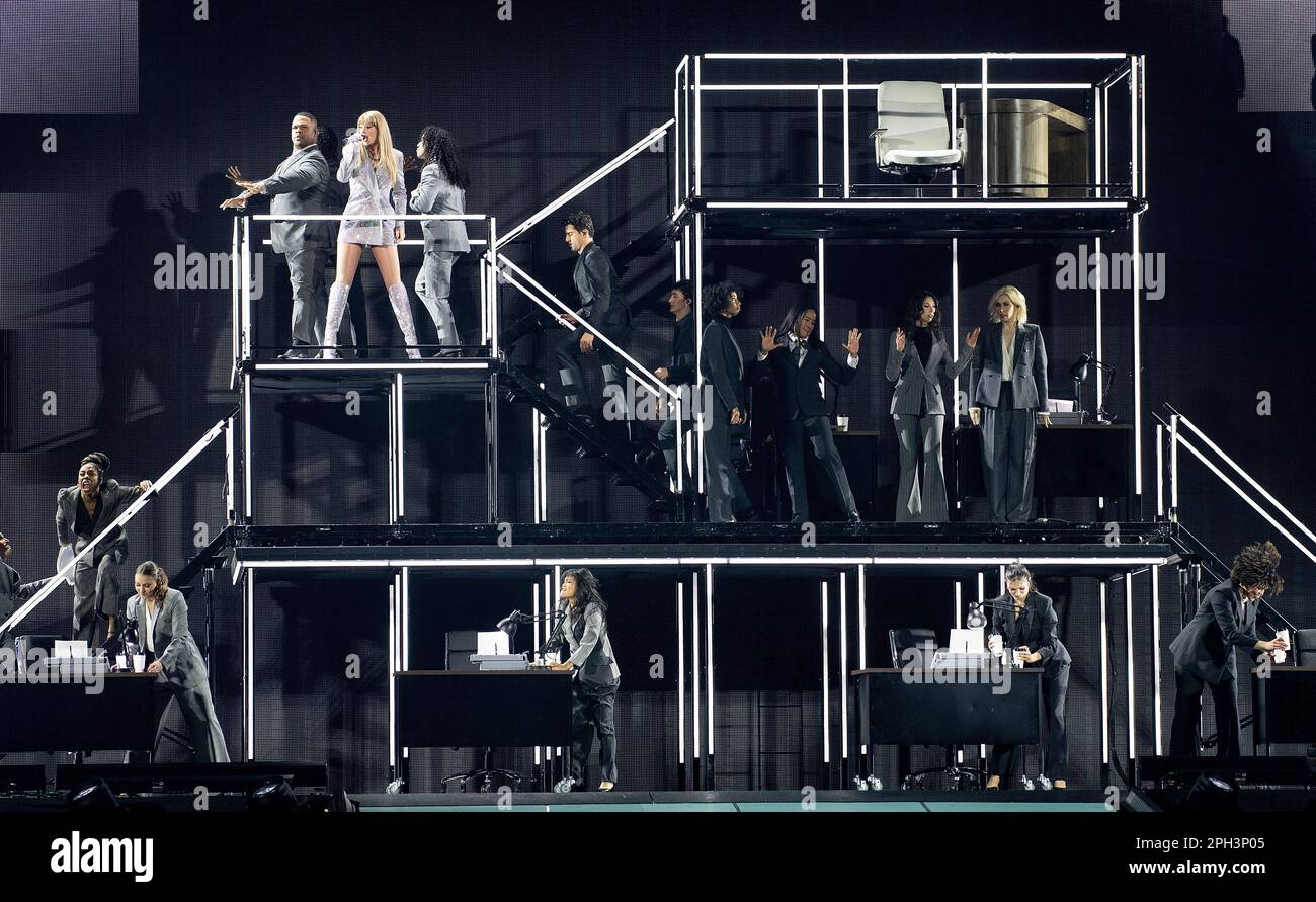 LAS VEGAS, NEVADA - MARCH 24: (Editorial Use Only) Taylor Swift ...