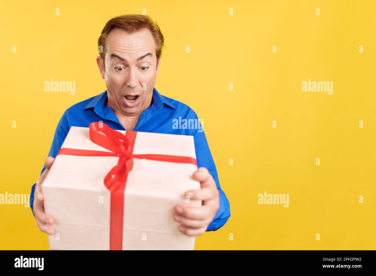 Smiling man gift box hi-res stock photography and images - Alamy