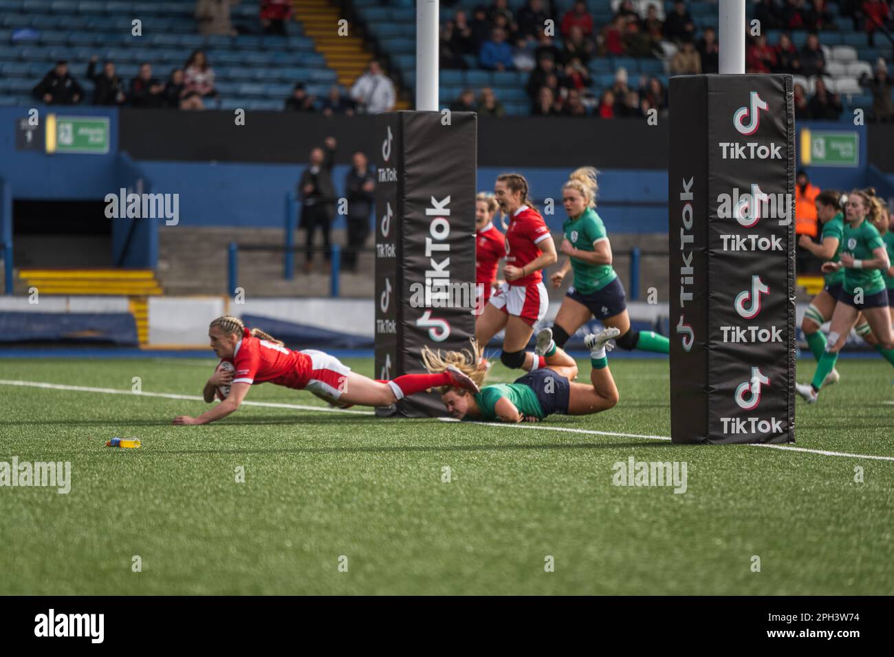 Welsh rugby team captain hi-res stock photography and images - Alamy