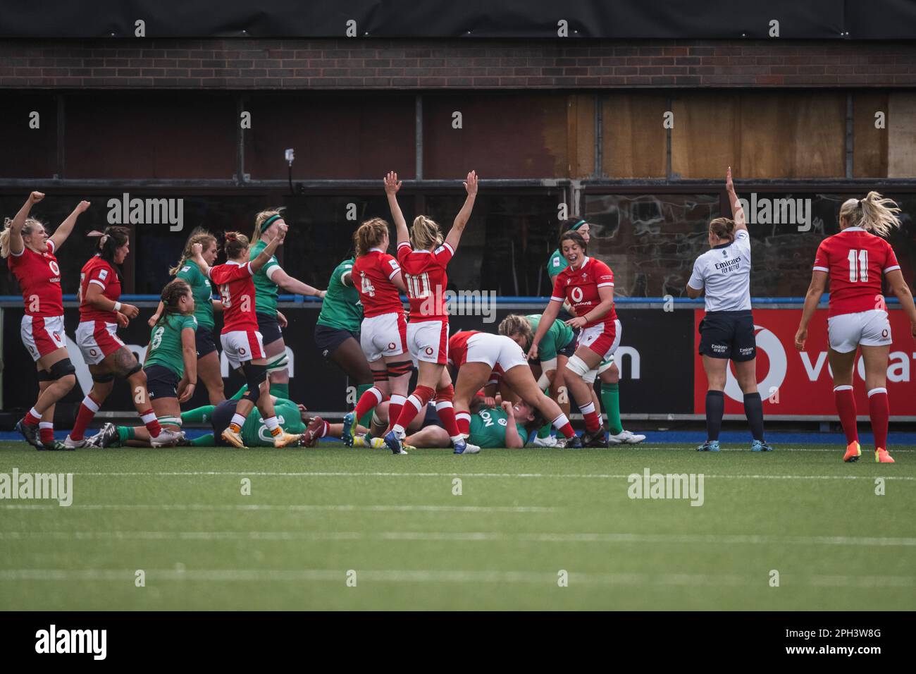 Women's rugby team celebrating hi-res stock photography and images - Alamy