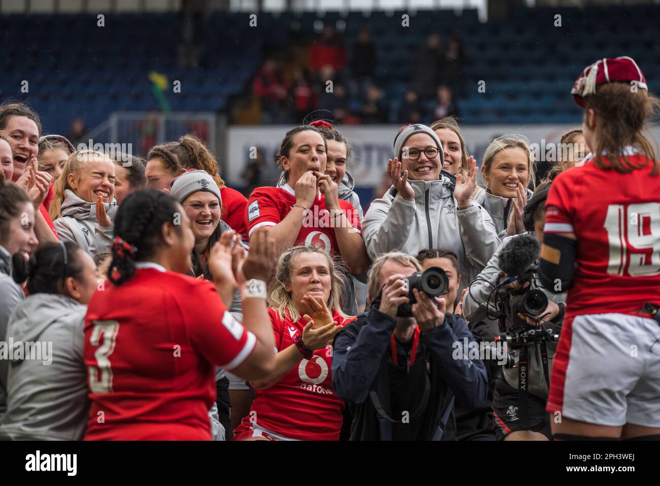 Cardiff, Wales. 25th March 2023. Welsh team celebrates Kate Williams ...