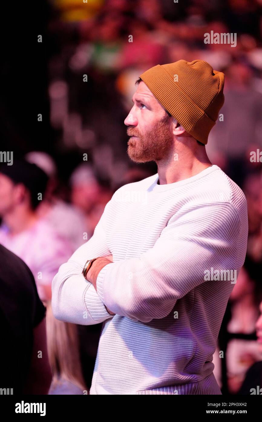 Michael chiesa ufc hi-res stock photography and images - Alamy