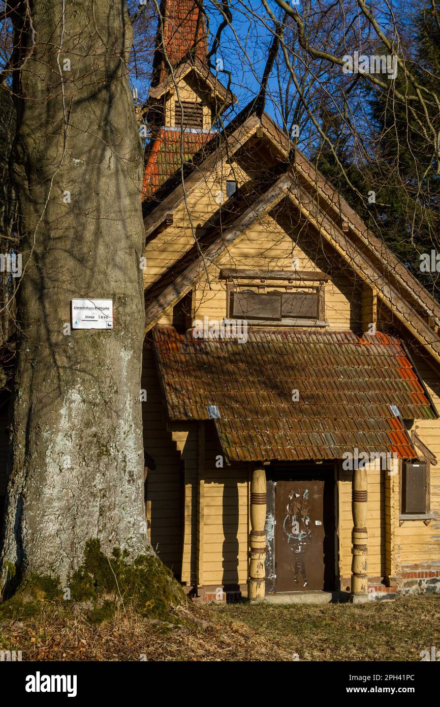 Stave house hi-res stock photography and images - Alamy