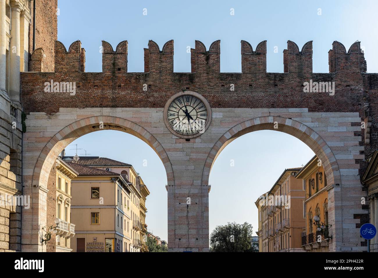 View ancient arcade building hi-res stock photography and images - Alamy