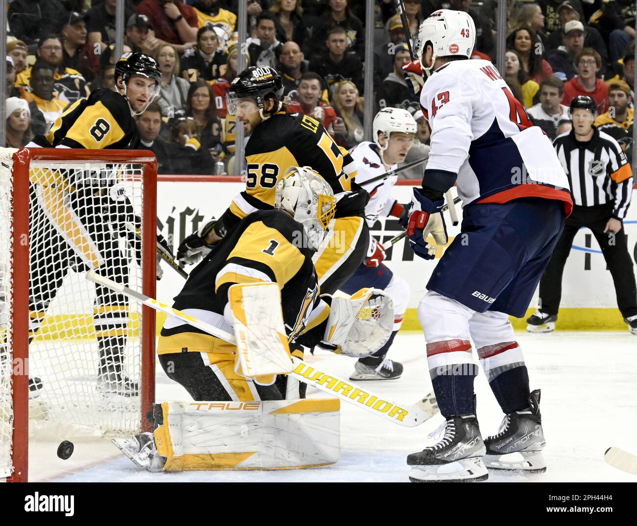 Washington Capitals right wing Tom Wilson (43) scores on Pittsburgh ...