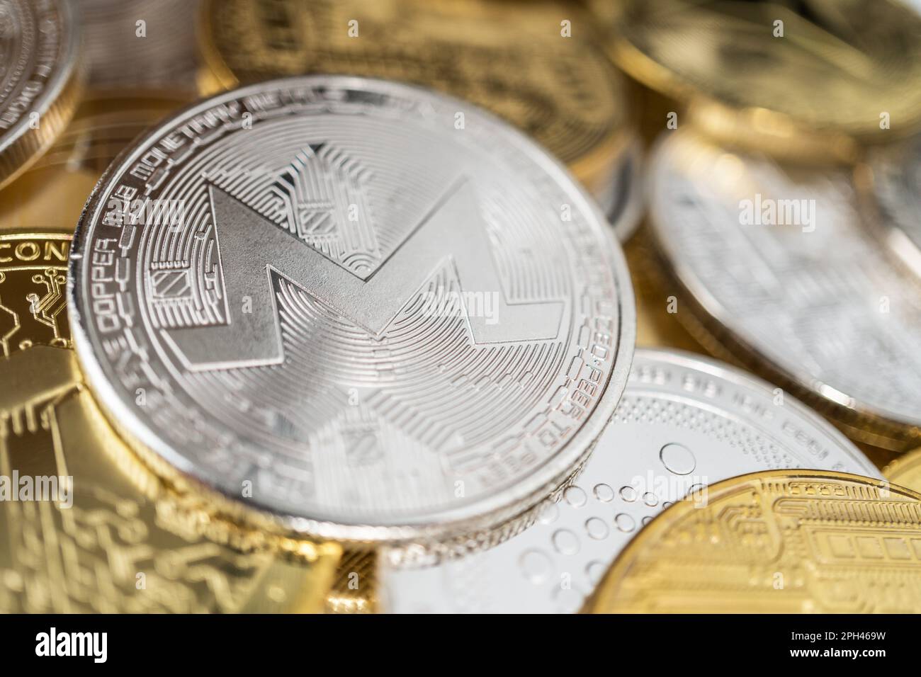 Xmr symbol hi-res stock photography and images - Alamy