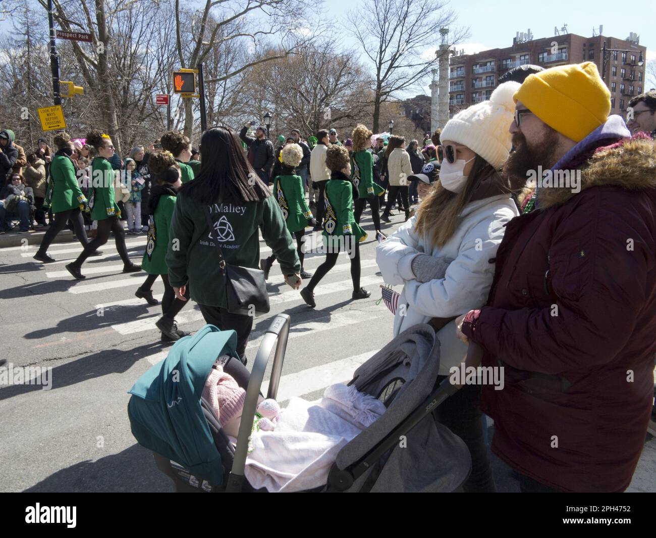 Irish dance st patrick's day parade hi-res stock photography and images ...