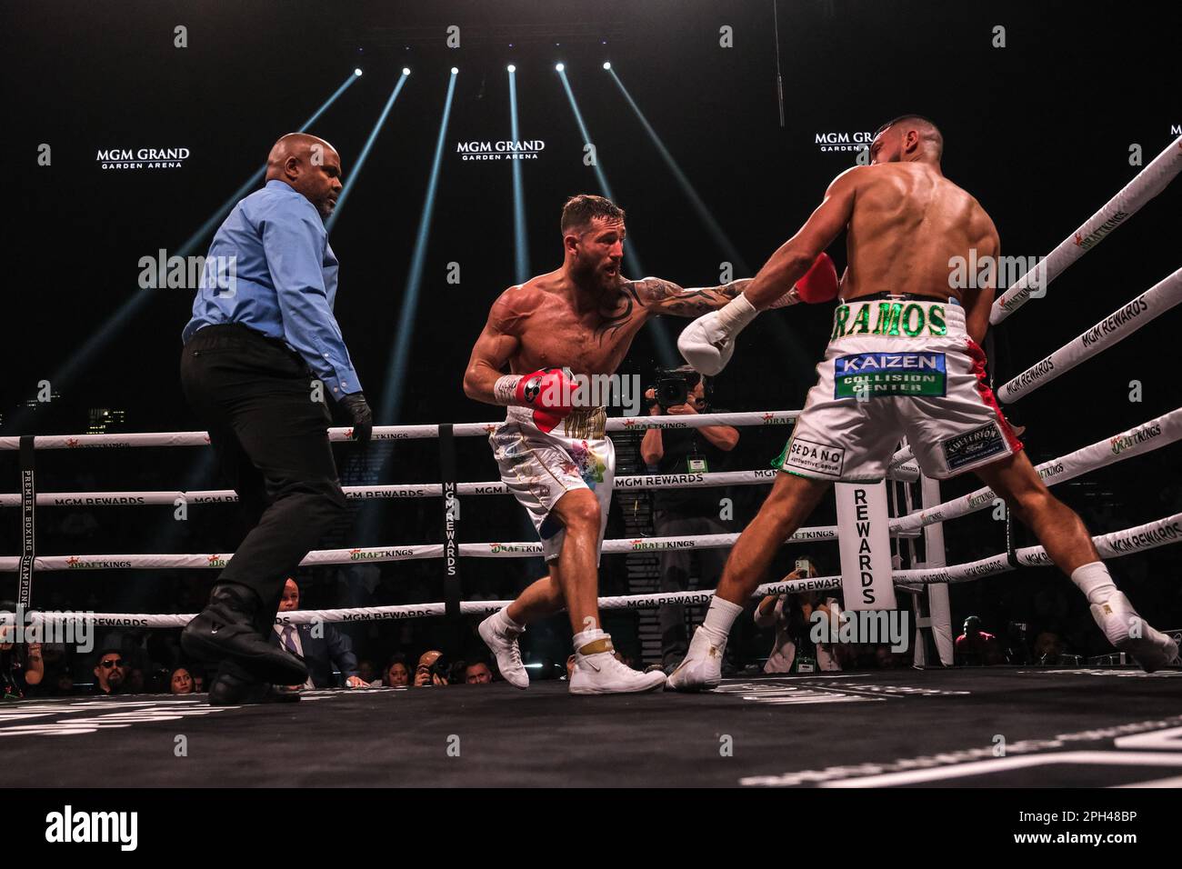 Cody crowley boxing hi-res stock photography and images - Alamy